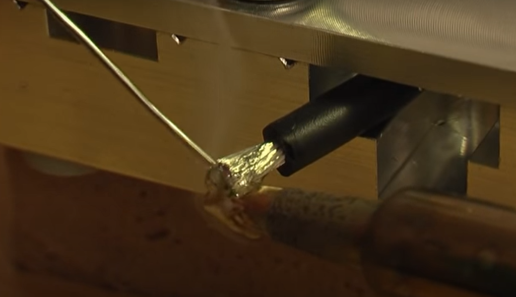 3 Steps to Solder Wires to Connectors - ElectronicsHacks