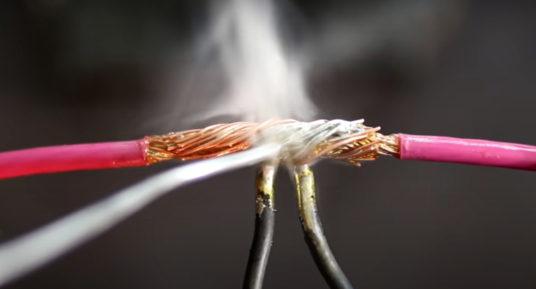 3 Steps to Solder Wires to Connectors - ElectronicsHacks