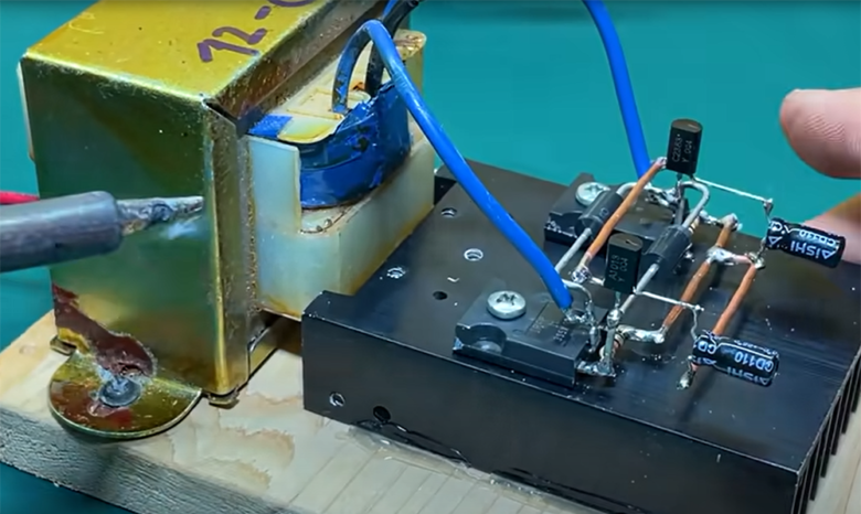 How to Make an Amplifier Using Transistor? - ElectronicsHacks