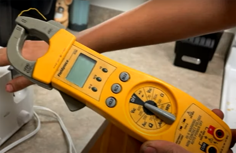 How to Use a Clamp Meter? - ElectronicsHacks