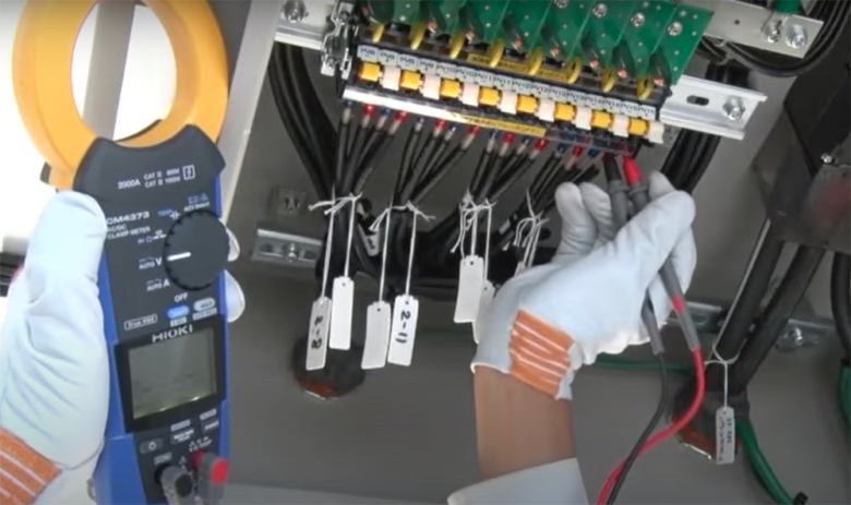 How to Use a Clamp Meter? - ElectronicsHacks