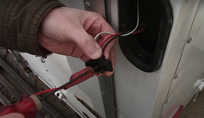 How to Test Trailer Lights With a Multimeter? - ElectronicsHacks