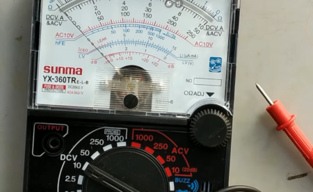Analog vs. Digital Multimeter: What’s the Difference? - ElectronicsHacks