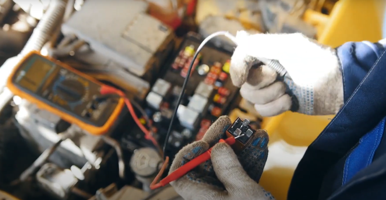 Low Voltage Technician vs. Electrician: What’s the Difference ...