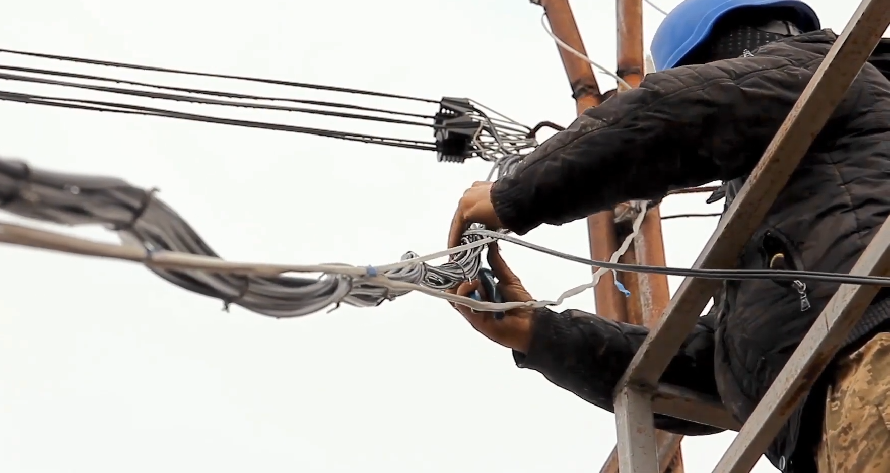 Low Voltage Technician vs. Electrician: What’s the Difference ...