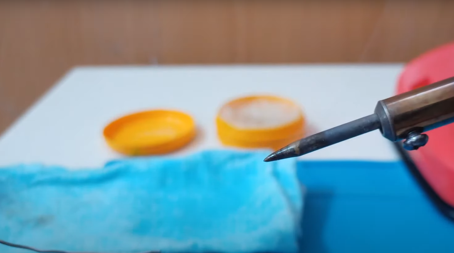How to Tin the Tip of a Soldering Iron? - ElectronicsHacks