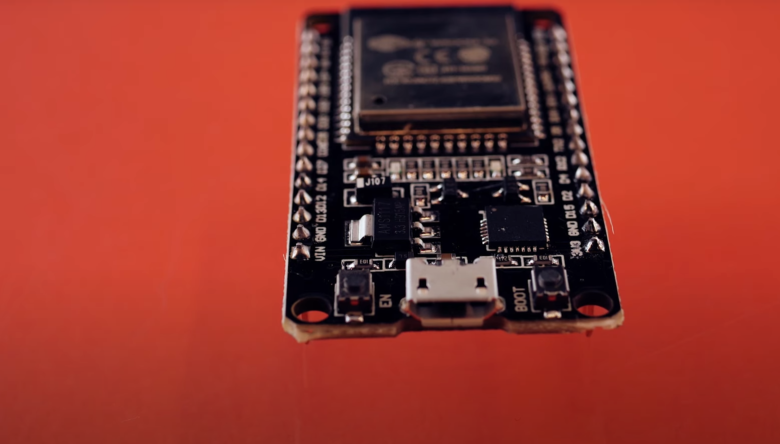 ESP32 DevKit v1 Pinout - ElectronicsHacks