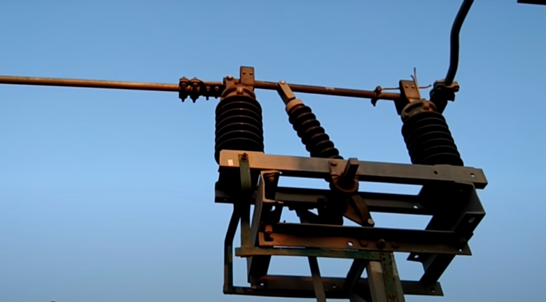 What Is an Electrical Isolator? - ElectronicsHacks