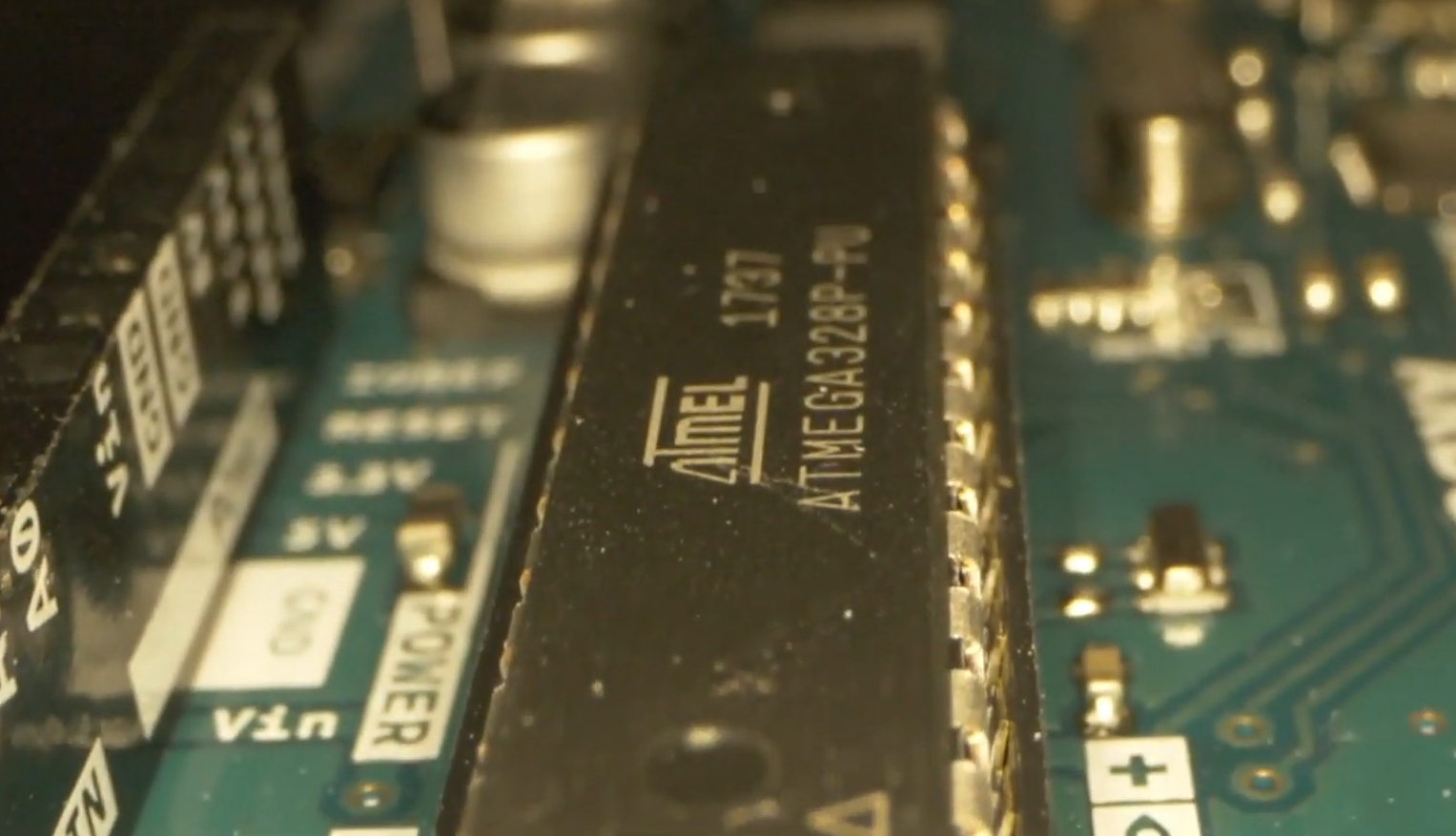 FPGA vs. Microcontroller: Which is Better? - ElectronicsHacks