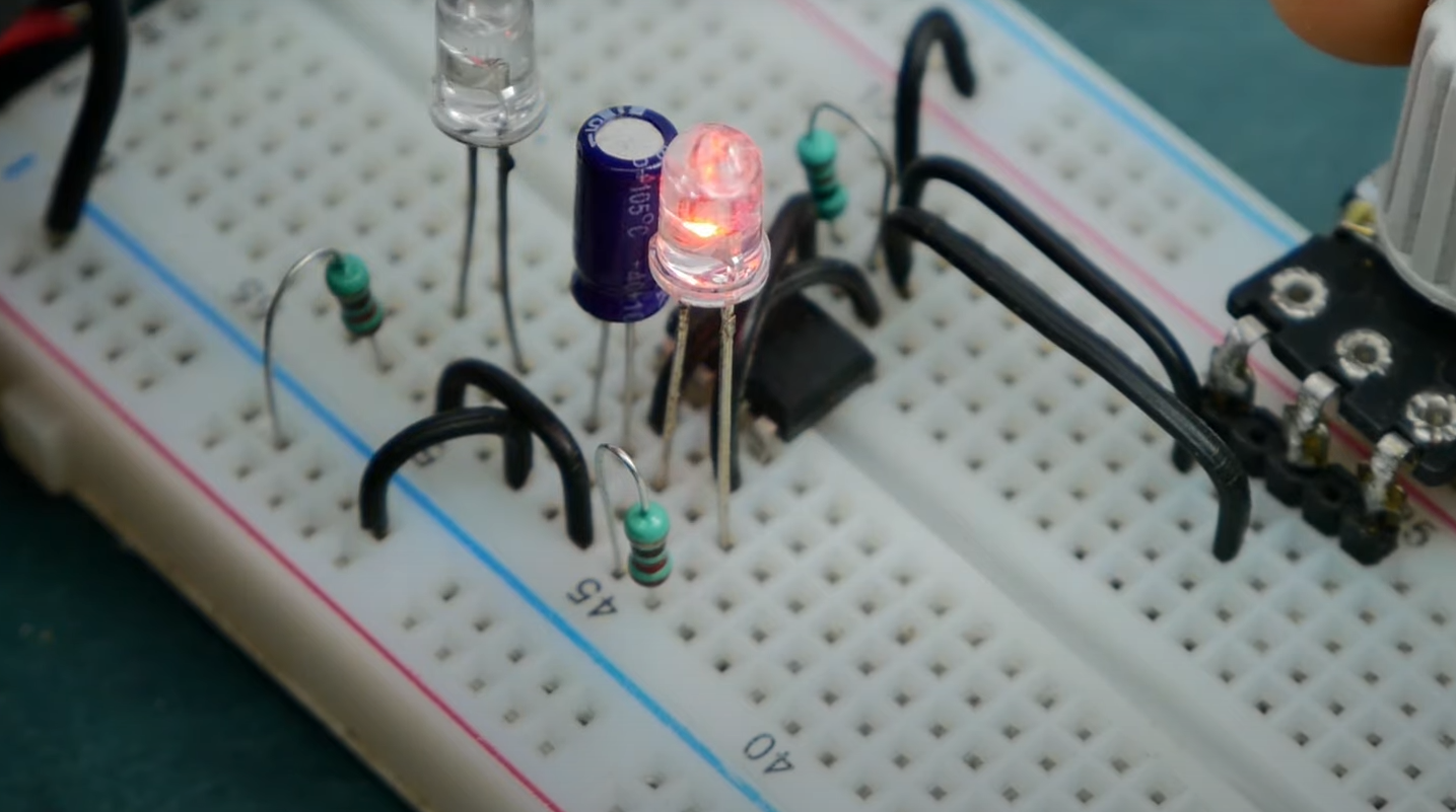 How to Make a Blinking LED Using a 555 Timer IC? - ElectronicsHacks