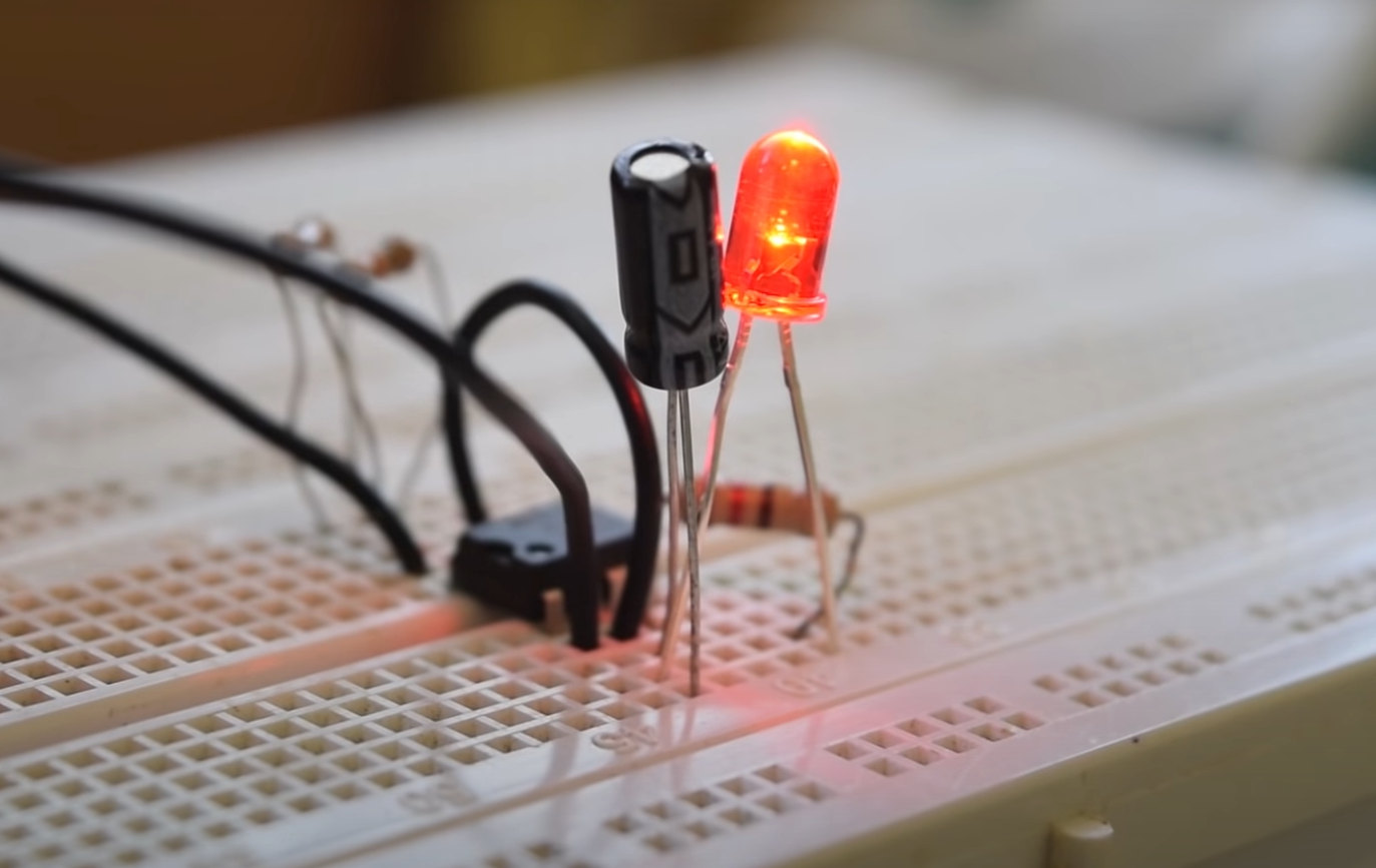How to Make a Blinking LED Using a 555 Timer IC? - ElectronicsHacks