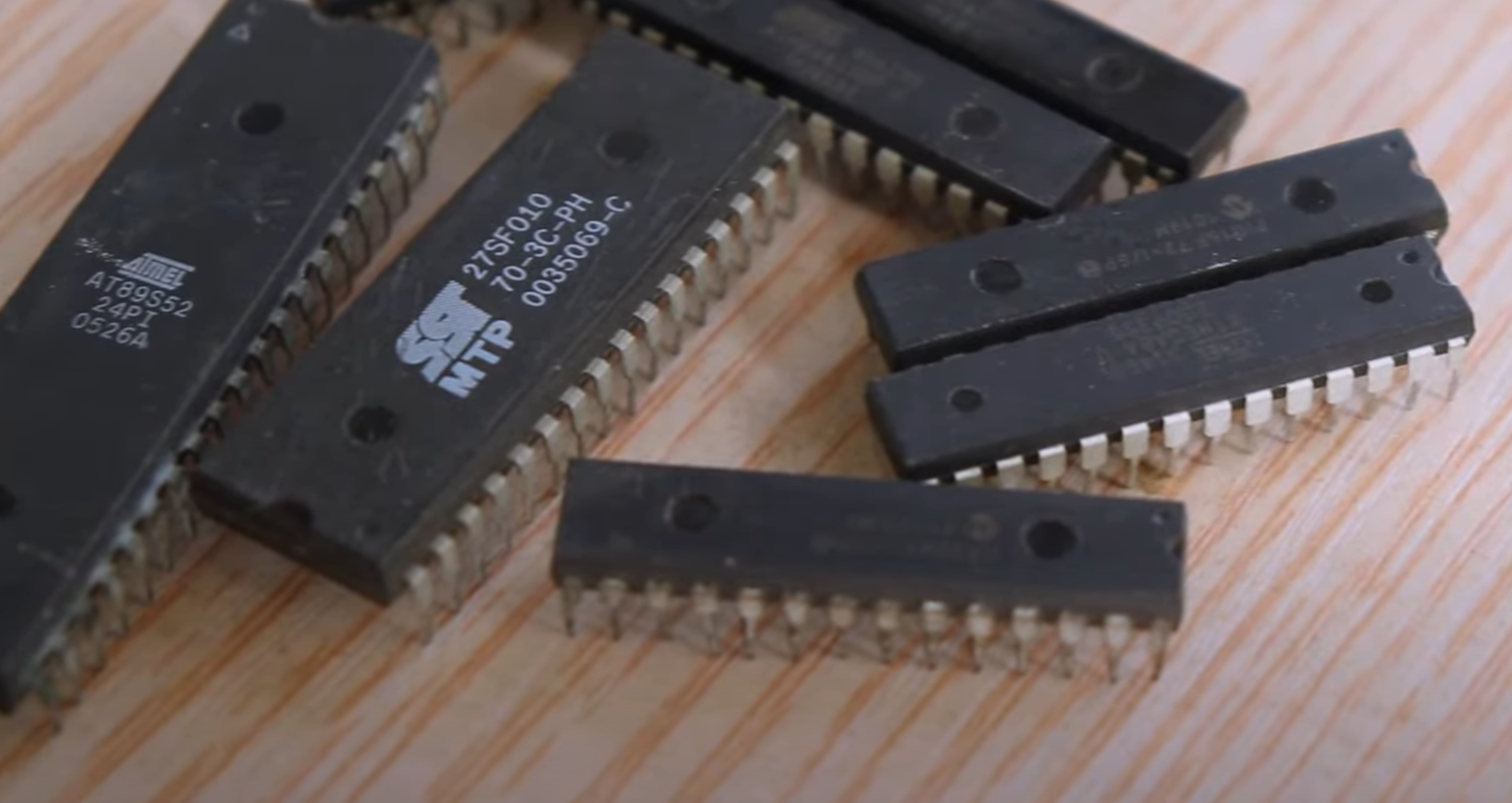 PLC vs. Microcontroller: Which is Better? - ElectronicsHacks