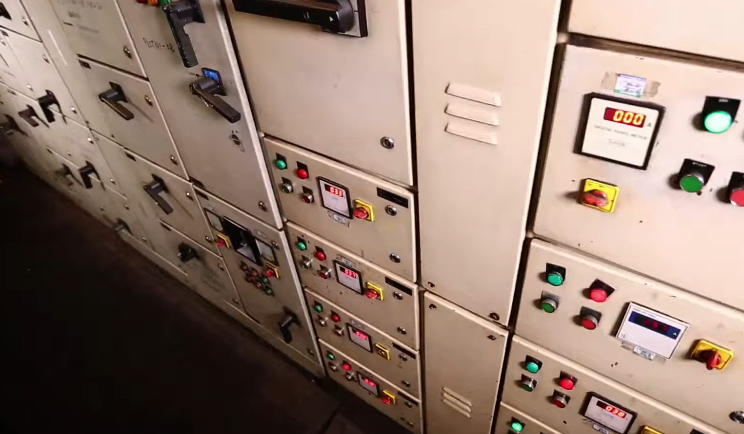 What Is a Harmonic Filter? - ElectronicsHacks