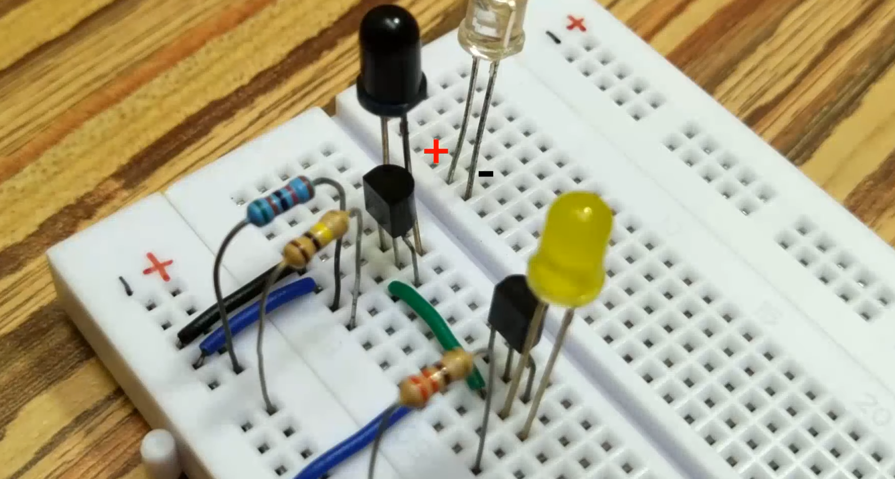 2N2222 Transistor Pinout - ElectronicsHacks