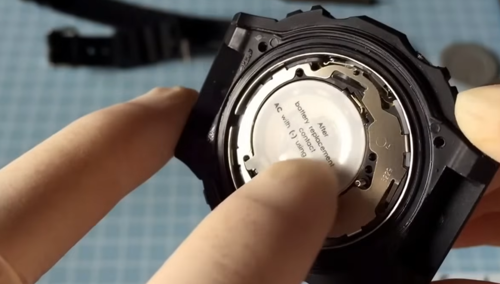 CR2016 vs. DL2016 Batteries: What is the Difference? - ElectronicsHacks