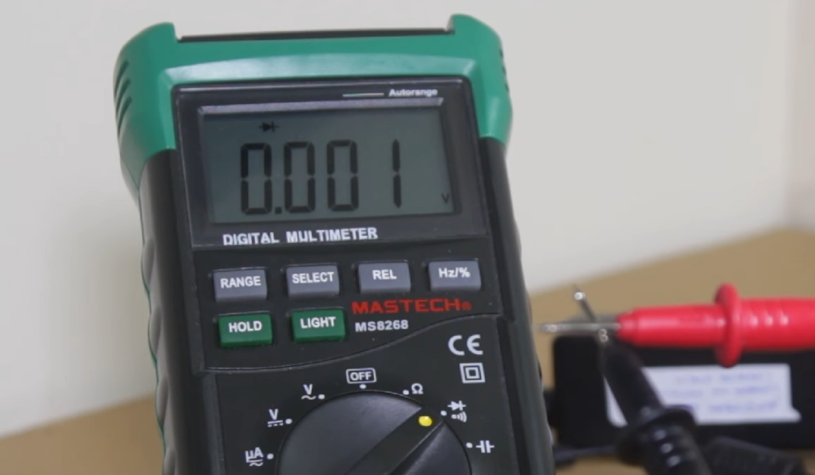 How to Test a Laptop Battery With a Multimeter? - ElectronicsHacks