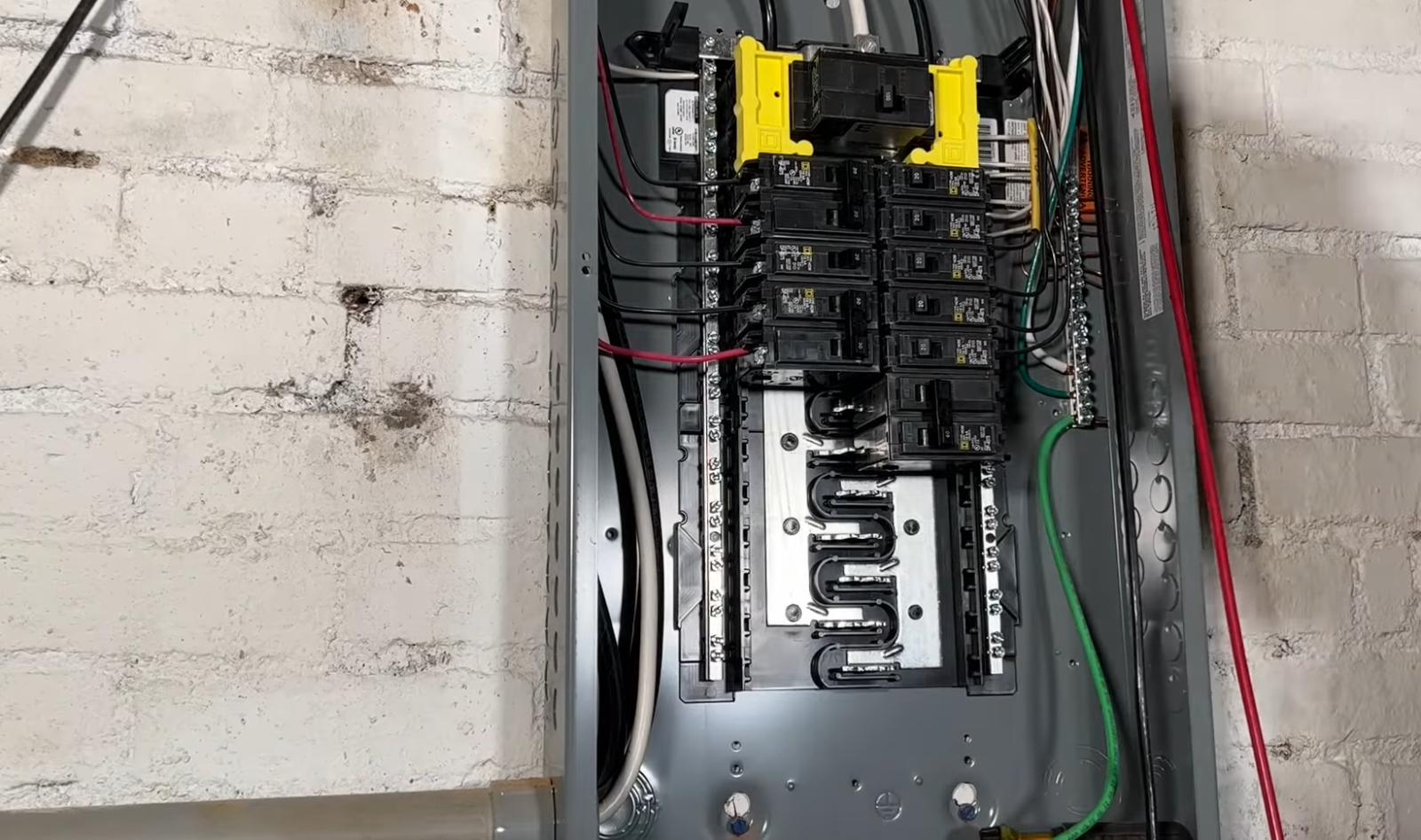 How to Wire a 100-Amp Sub Panel From a 200-Amp Main Panel ...