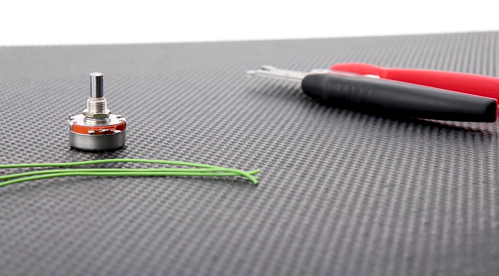 How to Wire a Potentiometer? - ElectronicsHacks