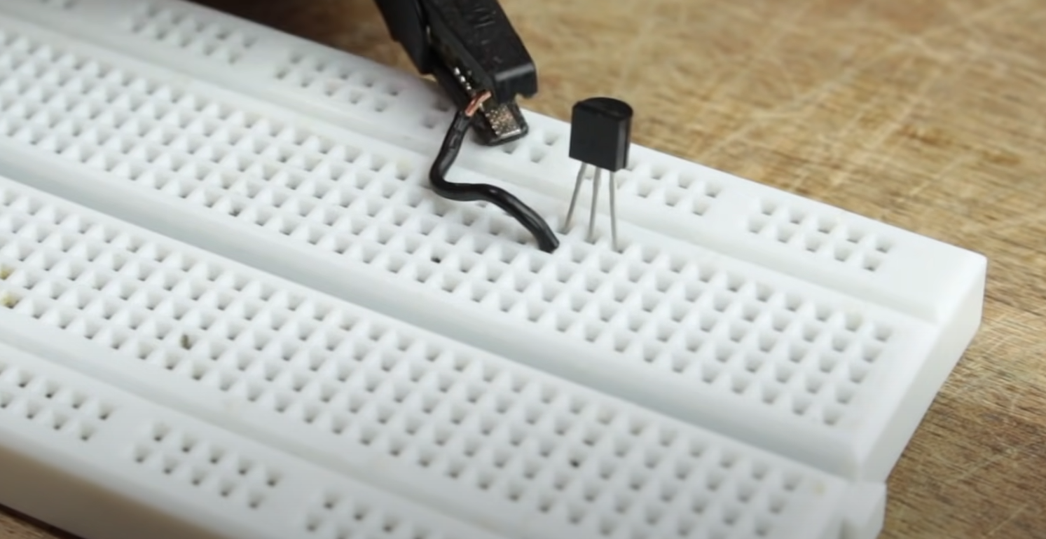 Can Transistors Work With AC? - ElectronicsHacks
