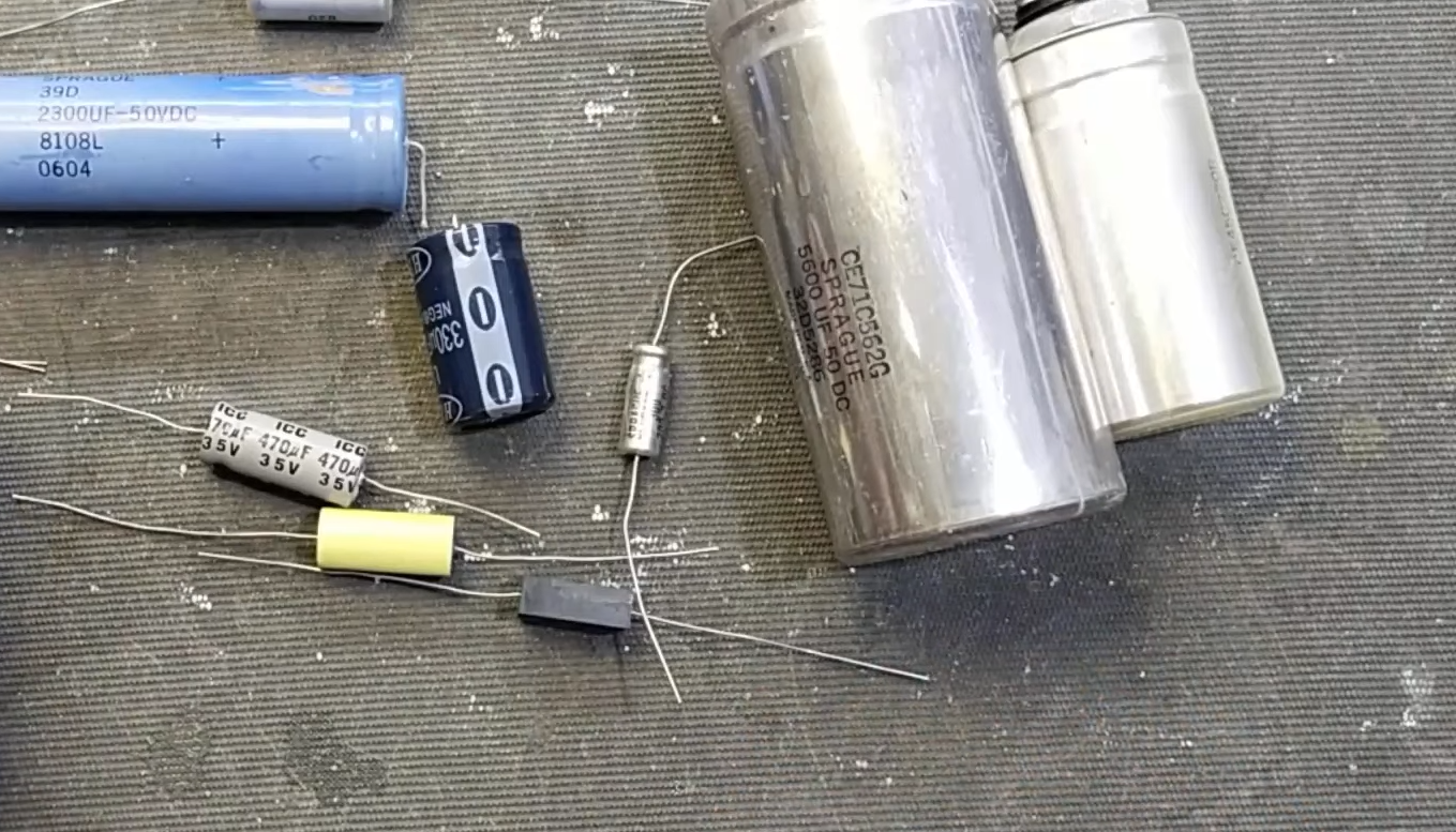 Does a Capacitor Have Polarity? - ElectronicsHacks