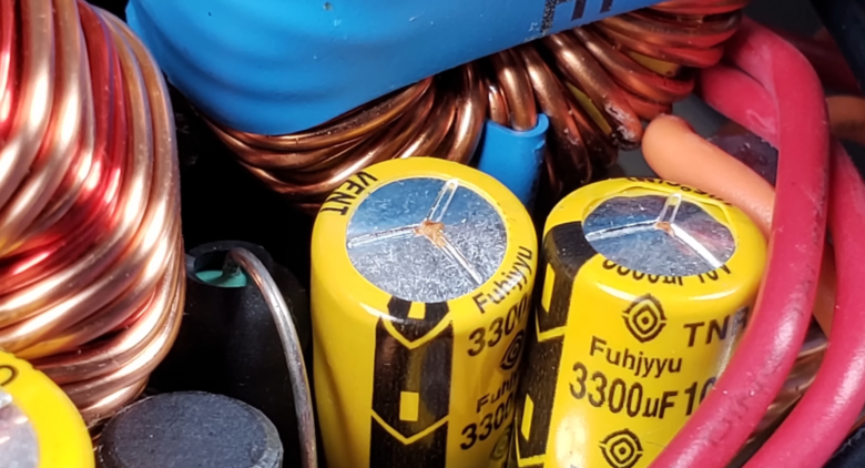 Does a Capacitor Have Polarity? - ElectronicsHacks
