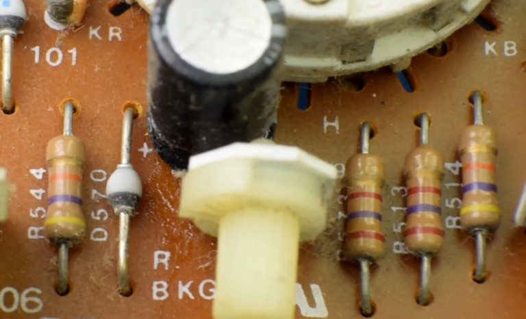 Does a Capacitor Have Polarity? - ElectronicsHacks