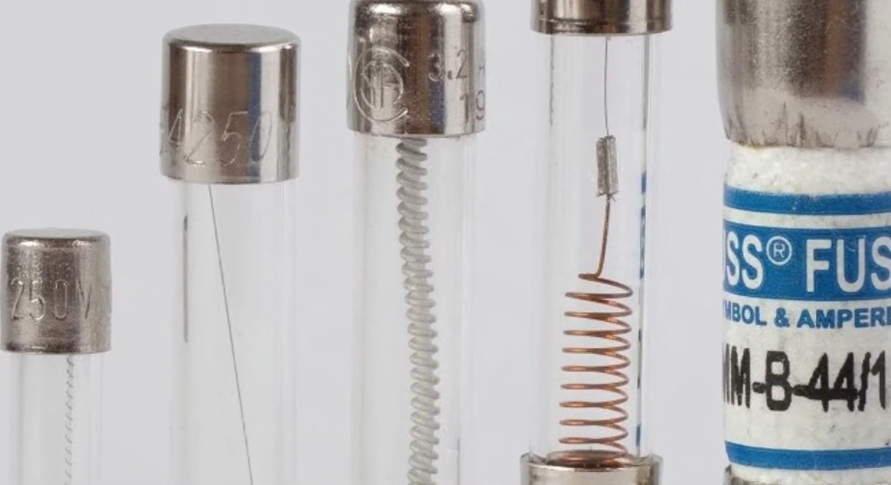 Fuse Box vs. Circuit Breaker: What’s the Difference? - ElectronicsHacks