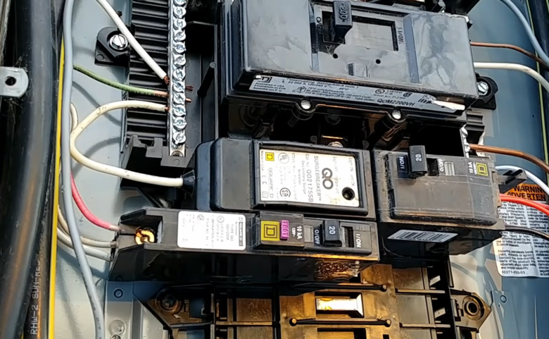 Ground Fault vs. Short Circuit: What’s the Difference? - ElectronicsHacks