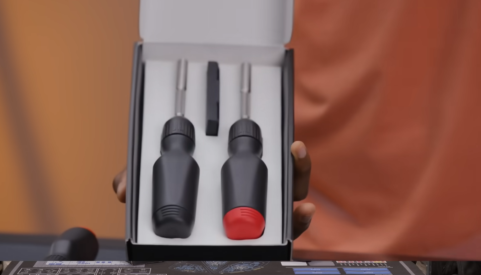 Linus Tech Tips Screwdriver Review - ElectronicsHacks