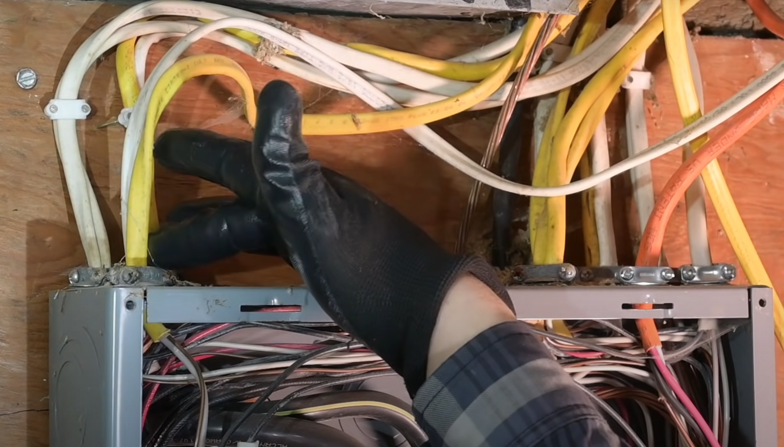 What Breakers Are Compatible With Challenger? - ElectronicsHacks