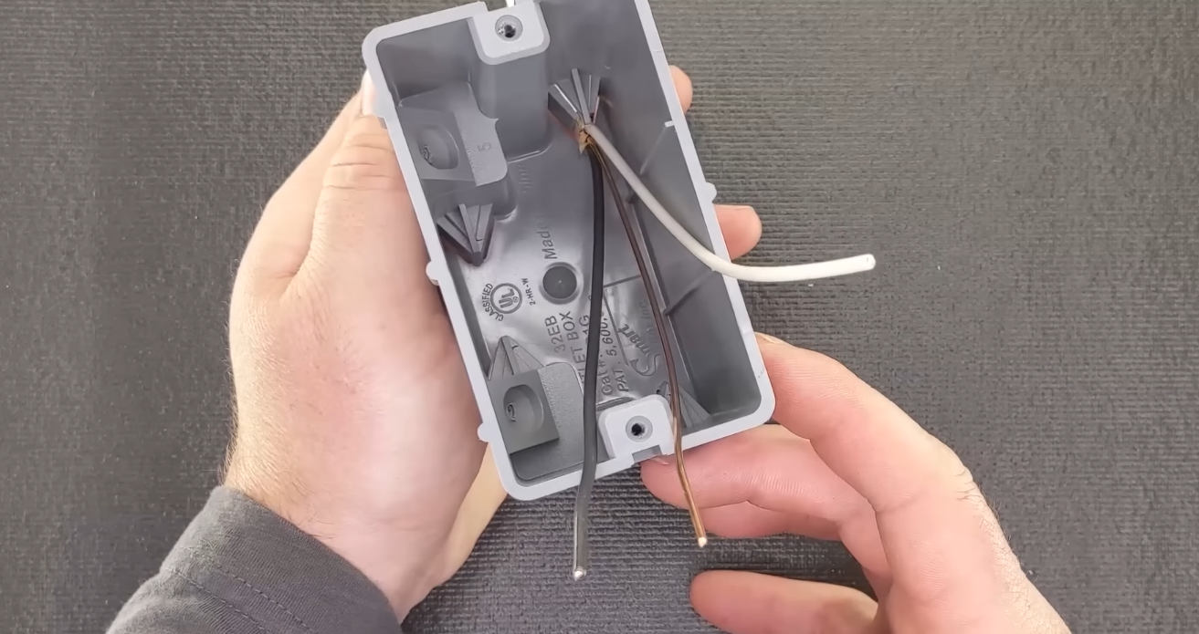 How Many Watts Can an Outlet Handle? - ElectronicsHacks