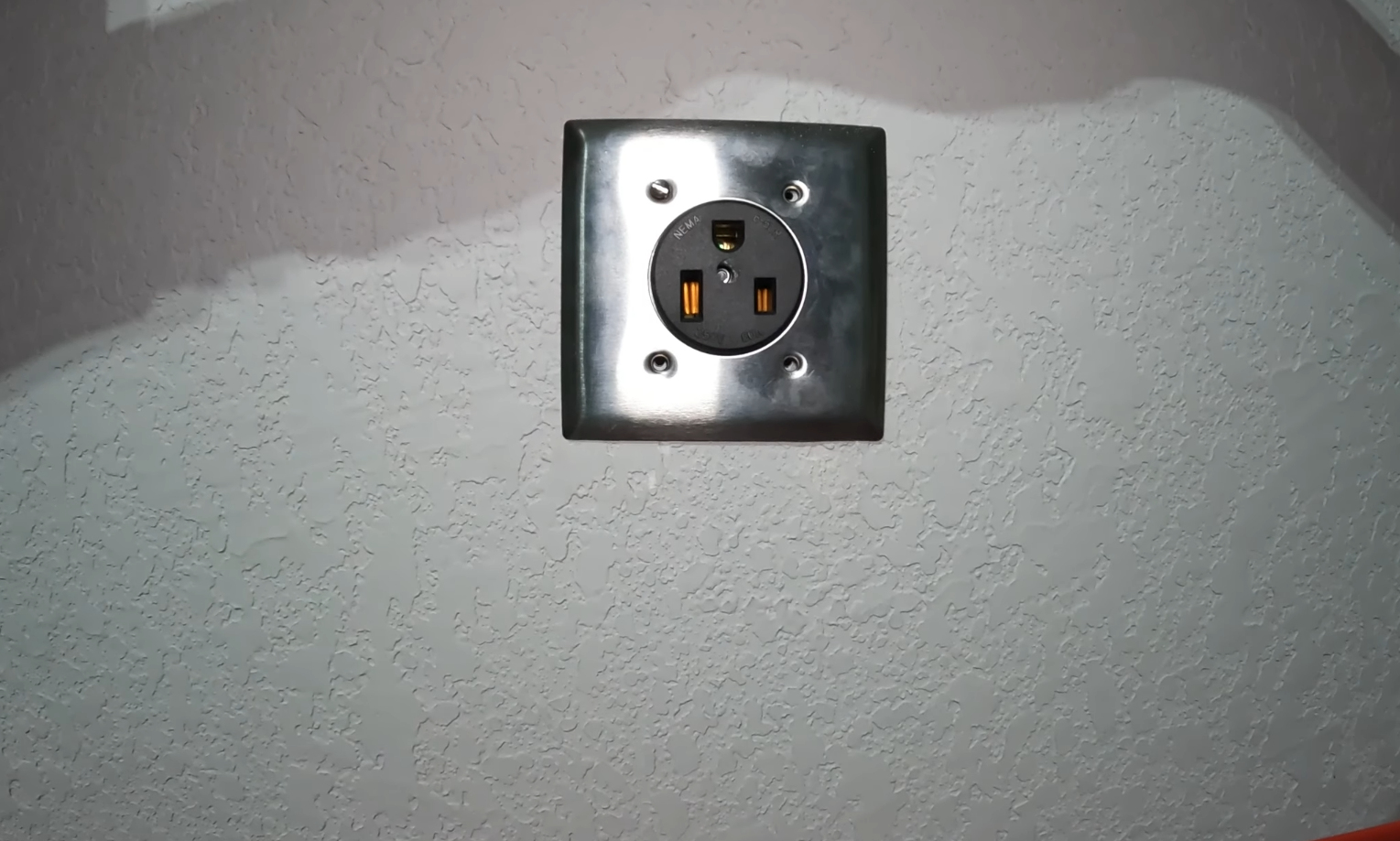 How to Wire a 4-Prong 220V Plug With 3 Wires? - ElectronicsHacks