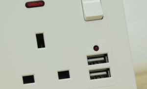Japan Electrical Outlet vs. US: What’s the Difference? - ElectronicsHacks