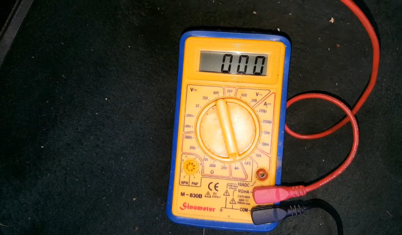 How Is a Voltmeter Connected in a Circuit? - ElectronicsHacks