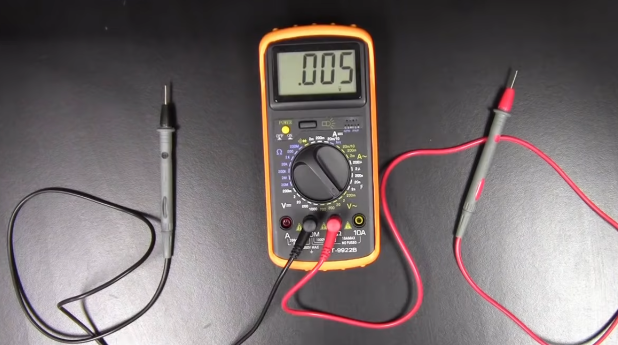 How Is a Voltmeter Connected in a Circuit? - ElectronicsHacks