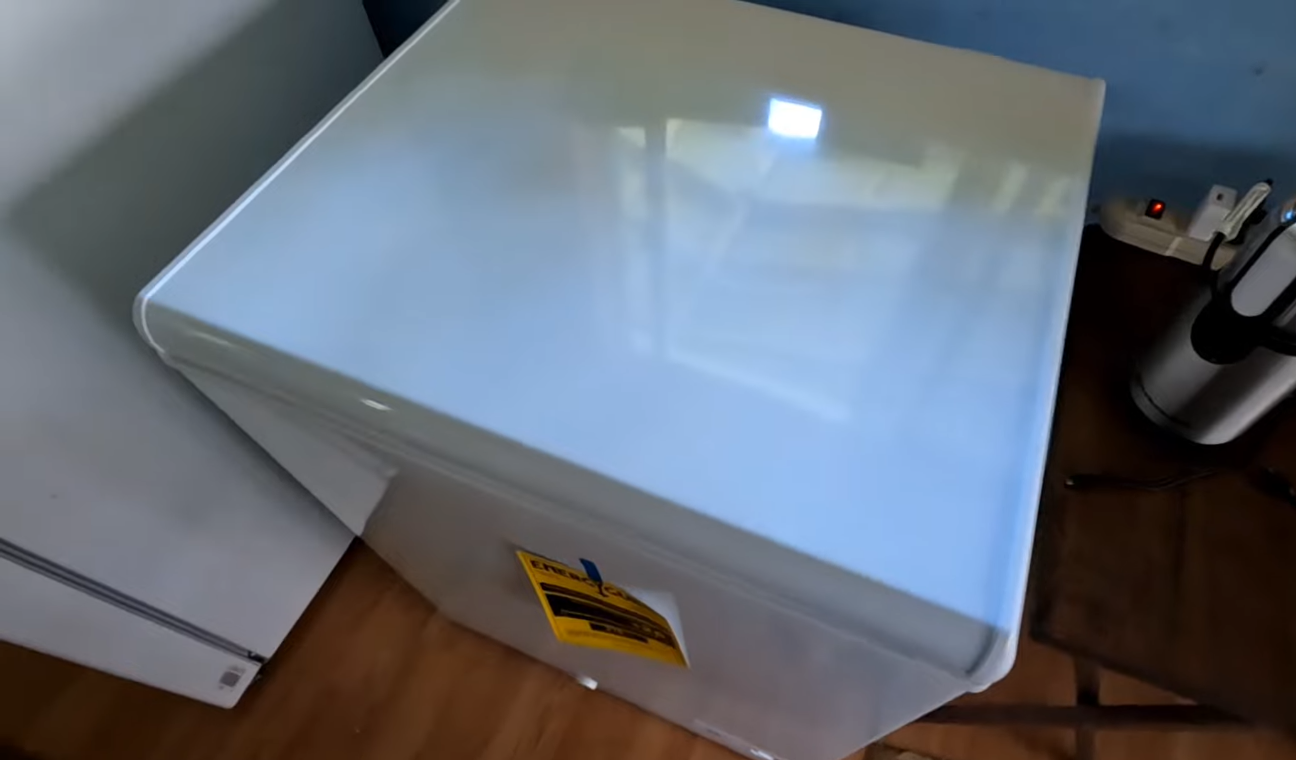 How Many Watts Does a Deep Freezer Use? - ElectronicsHacks