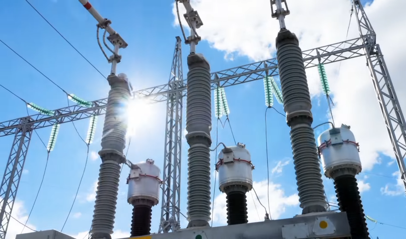 Why Do Power Lines Buzz? - ElectronicsHacks