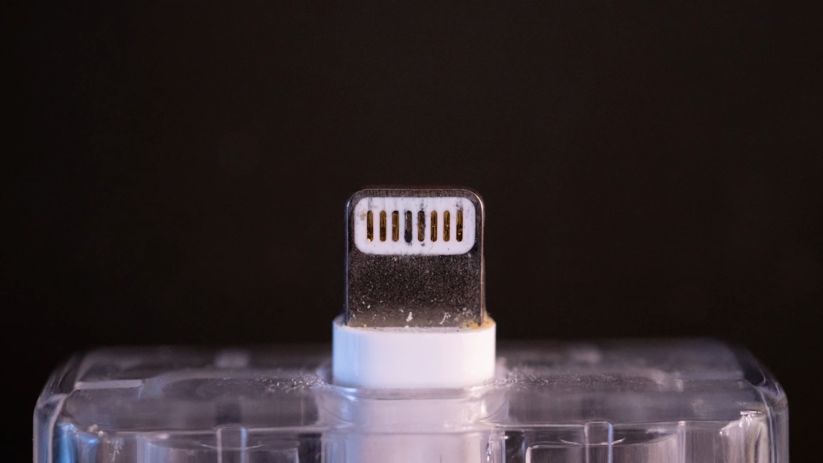 How to Fix a Charger That Only Works at an Angle? - ElectronicsHacks