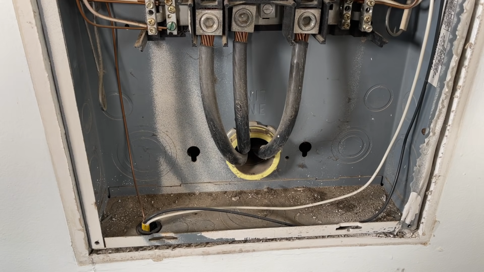 How to Open a Breaker Box? - ElectronicsHacks