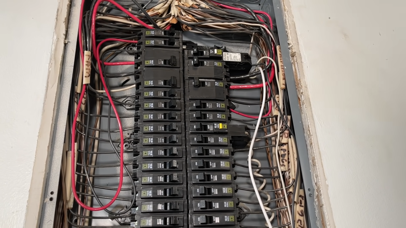 How to Open a Breaker Box? - ElectronicsHacks