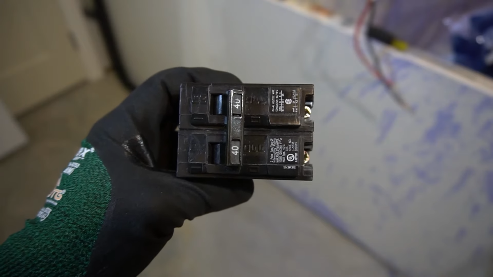 How to Wire a Double-Pole Breaker? - ElectronicsHacks