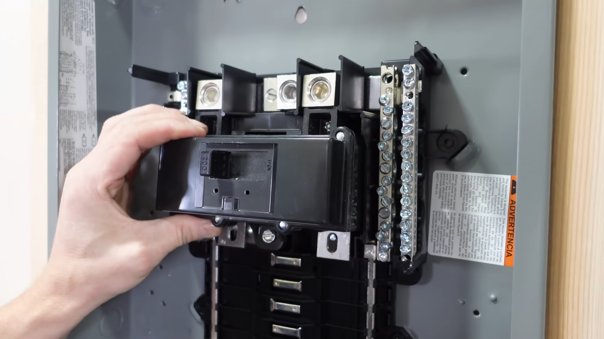 Main Lug vs. Main Breaker: What’s the Difference? - ElectronicsHacks