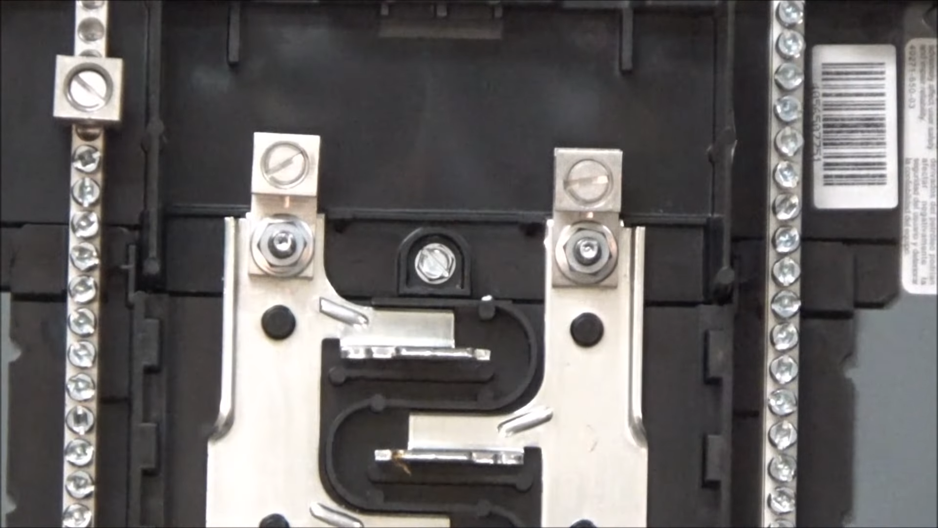 Main Lug vs. Main Breaker: What’s the Difference? - ElectronicsHacks