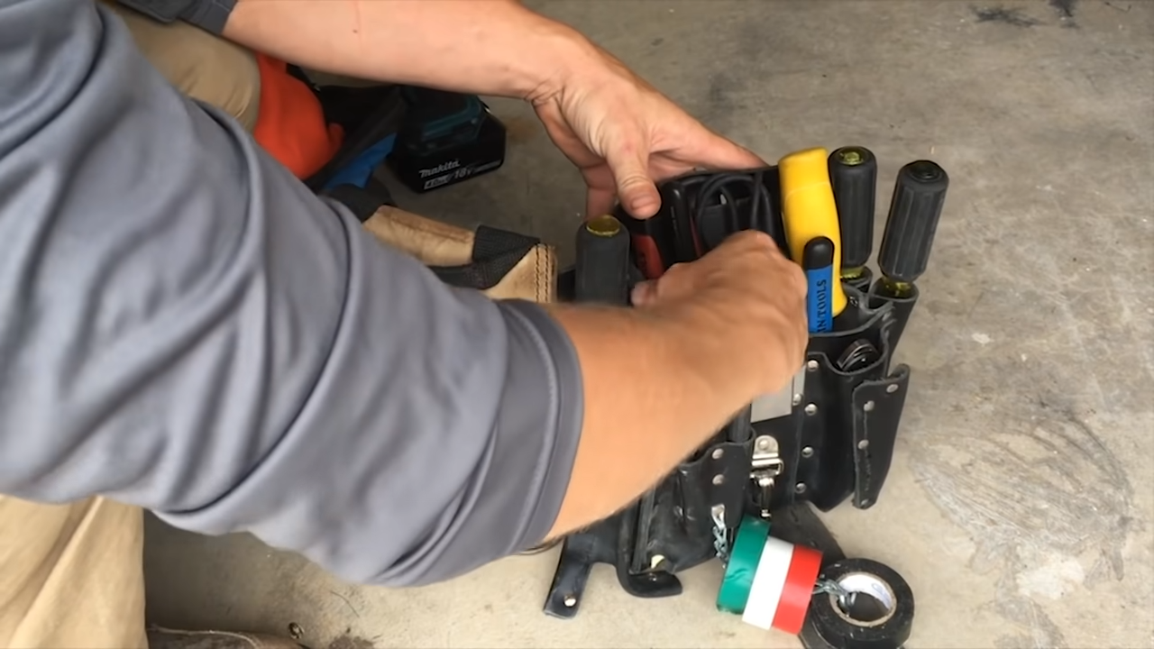 MC Cable vs. AC Cable: What’s the Difference? - ElectronicsHacks