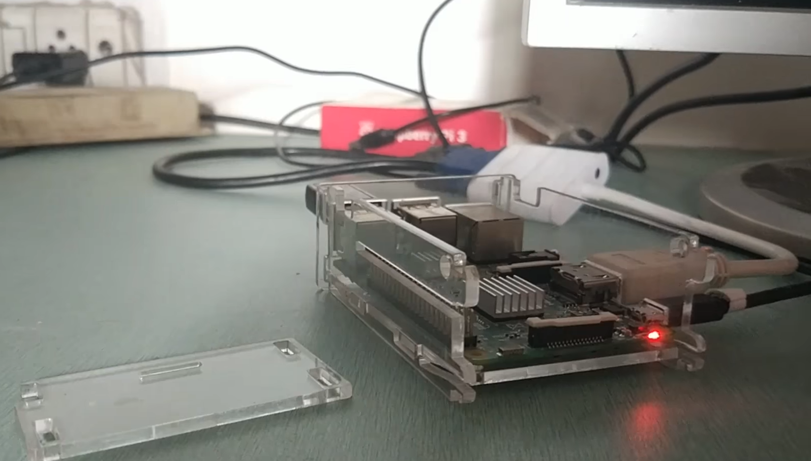 Red and Green Lights on the Raspberry Pi: What Does it Mean ...