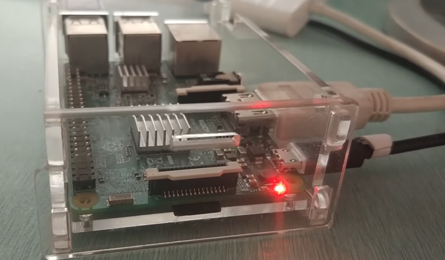 Red and Green Lights on the Raspberry Pi: What Does it Mean ...