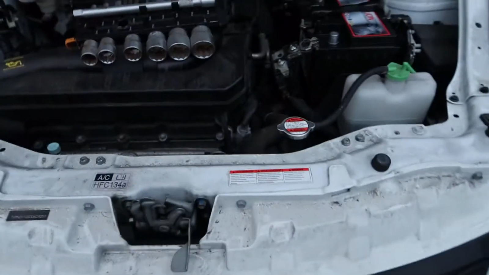 What Does the Battery Fuse Do? - ElectronicsHacks