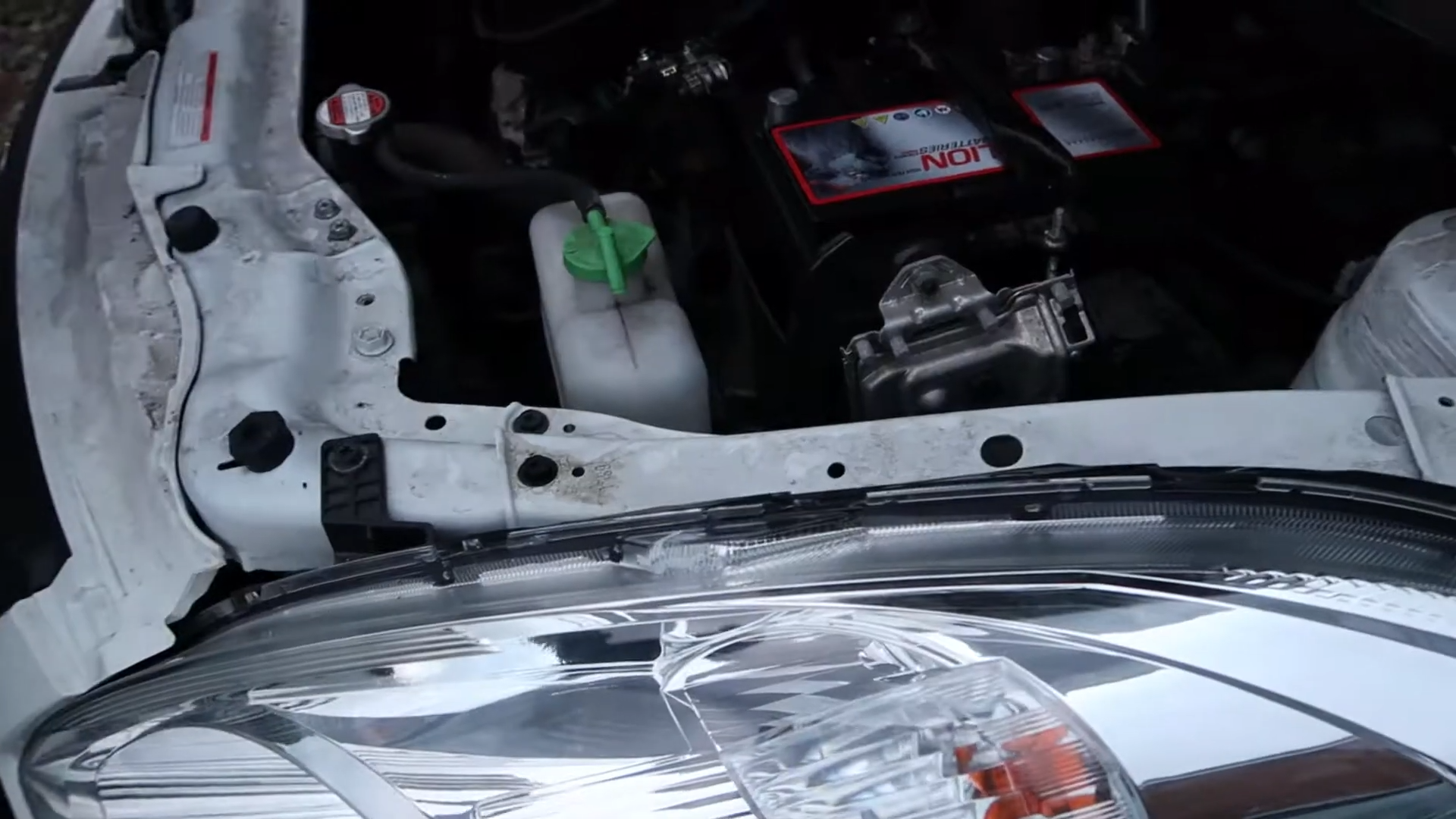 What Does the Battery Fuse Do? - ElectronicsHacks